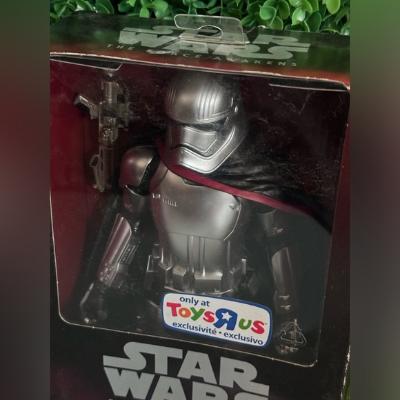 Star Wars | Toys | Star Wars The Force Awakens Captain Phasma 2 Inch ...